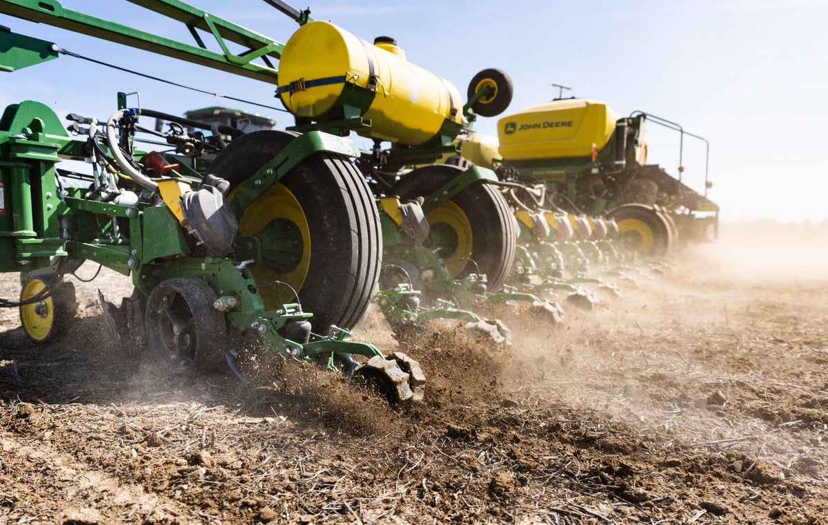 John Deere® ExactEmerge® Planter Upgrade Guide | Precision Planting | Upgrade Your Farm Equipment