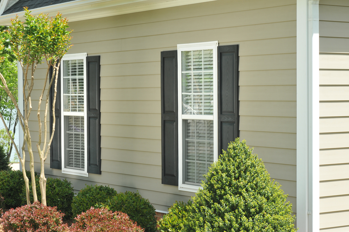 Replacing Vinyl Siding: 7 Key Indicators to Change Siding