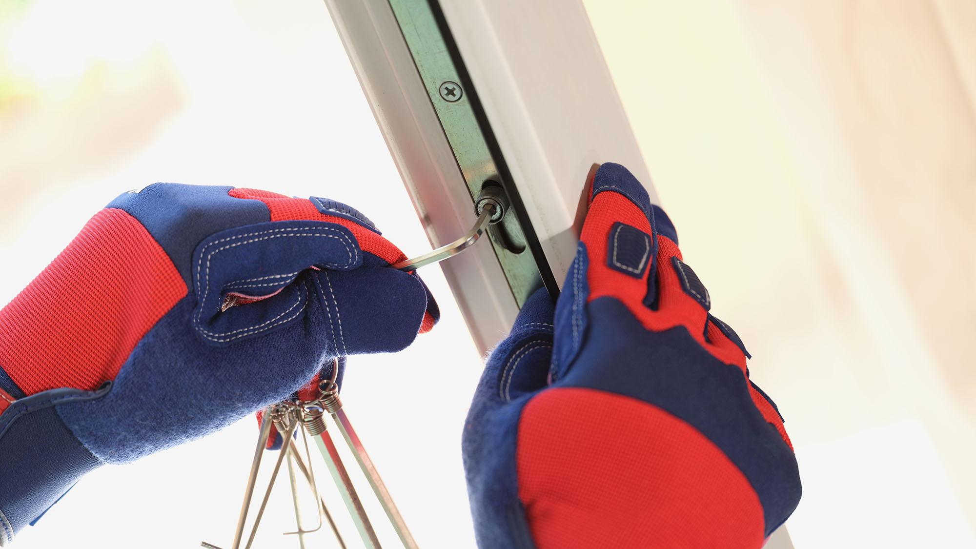 How to Fix a Window That Won’t Stay Up in Your Home