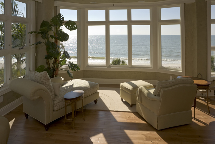 The Best Beach House Windows for Coastal Homeowners