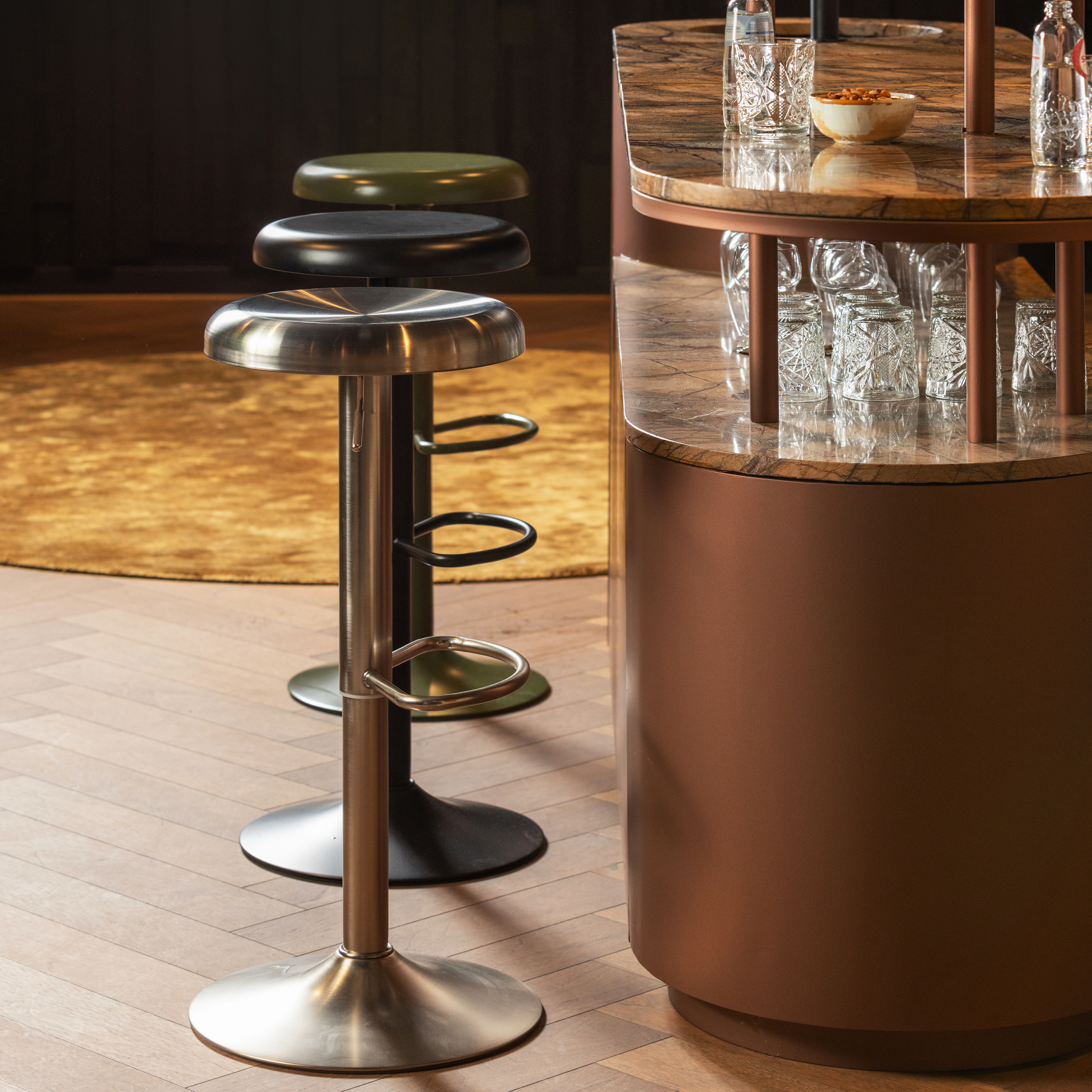 De Eekhoorn | ISAAC BAR STOOL METAL BLACK - WOOOD - COLLECTION