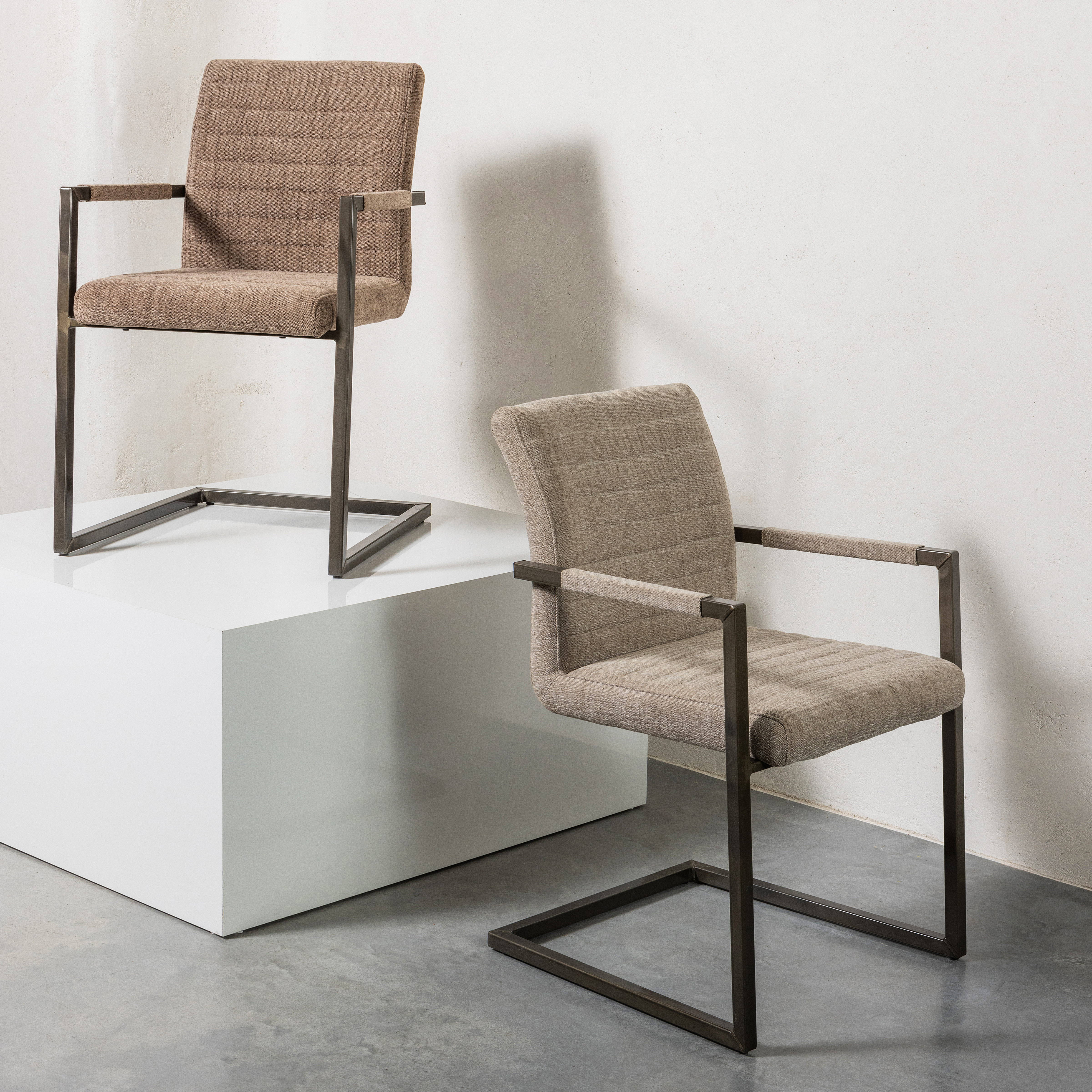 De Eekhoorn | BAS DINING CHAIR WOVEN FABRIC SAND MELANGE