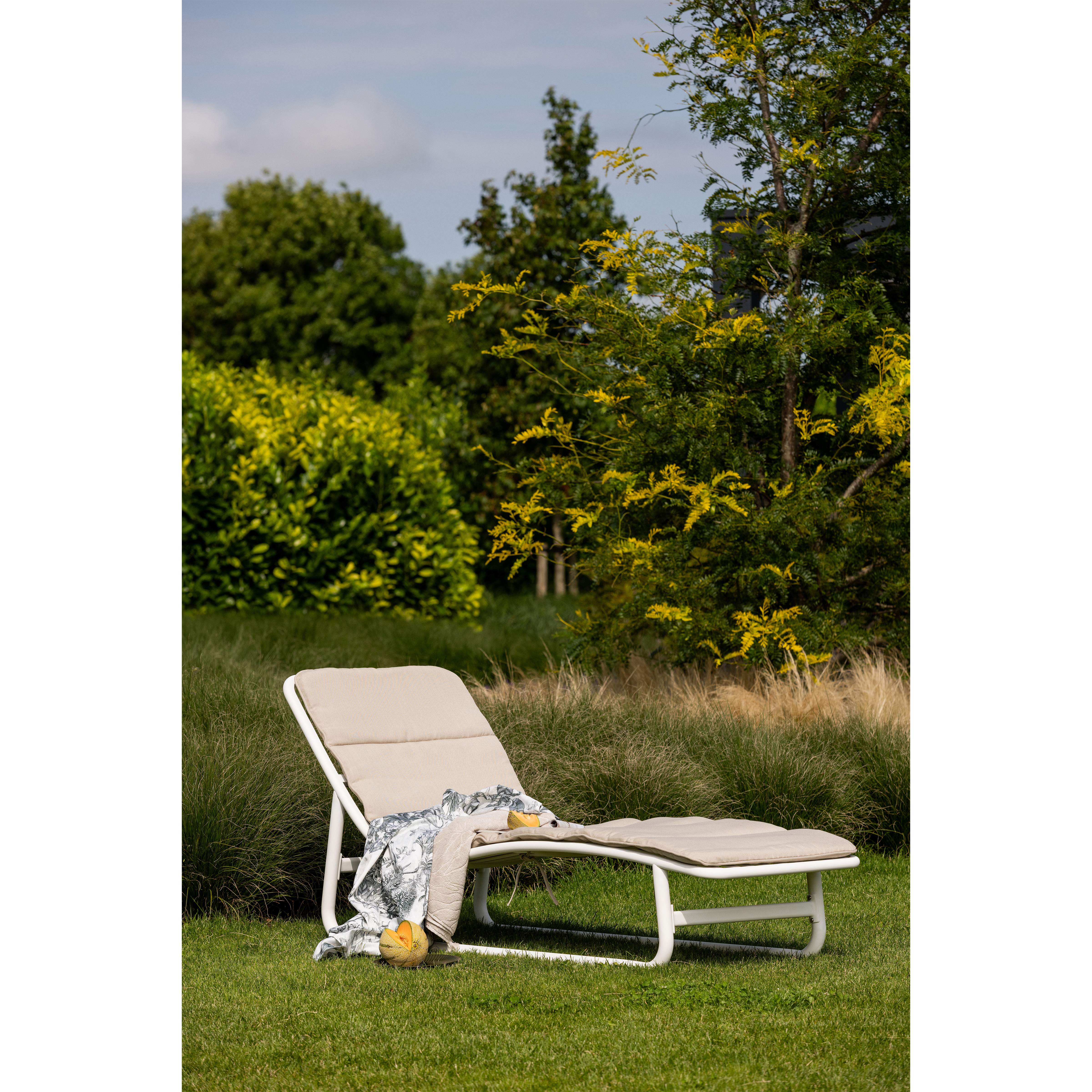 De Eekhoorn | BIRCH LIGBED TUIN MET KUSSEN ALUMINIUM NATUREL/WIT