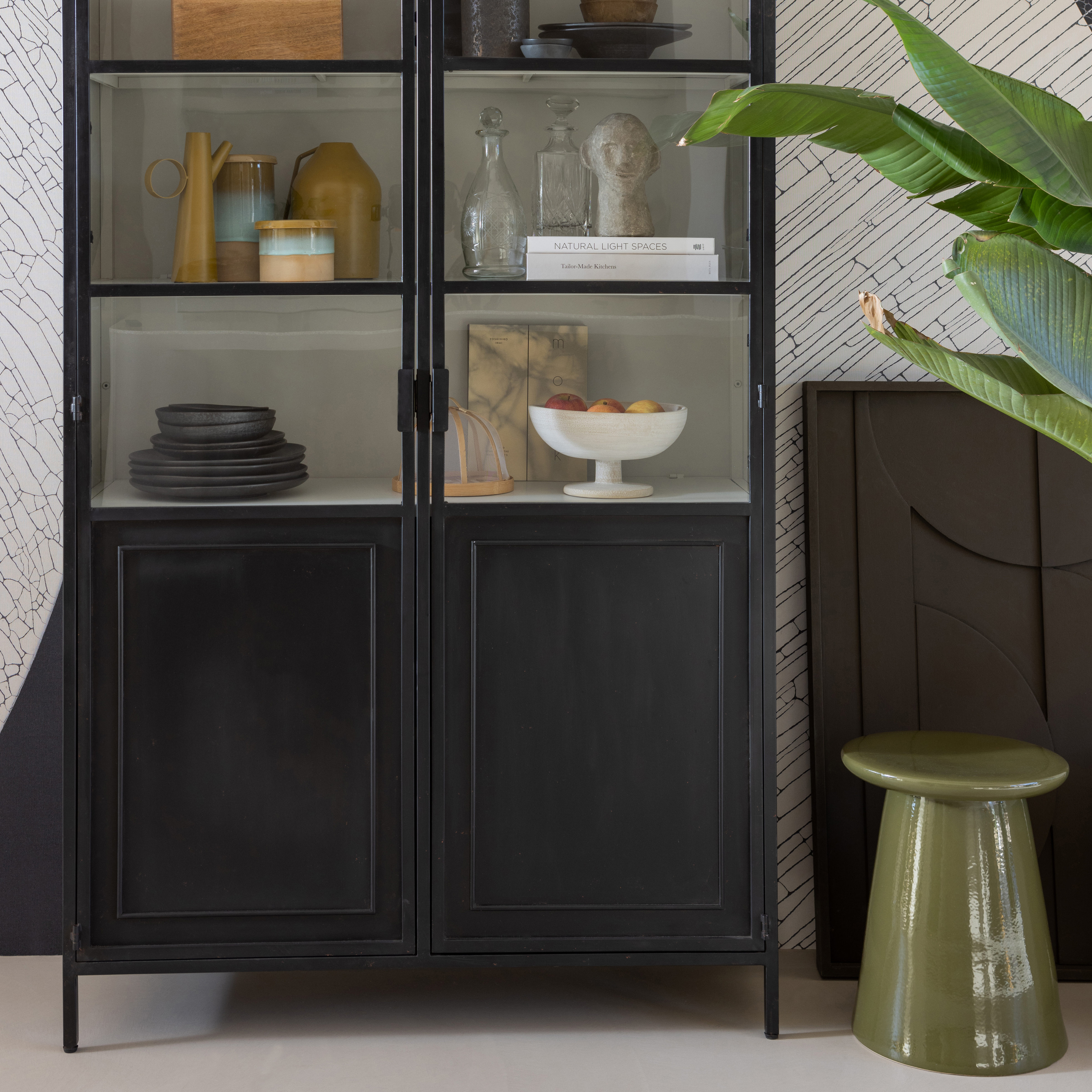 De Eekhoorn | NORA VITRINEKAST METAAL ZWART - WOOOD - COLLECTION