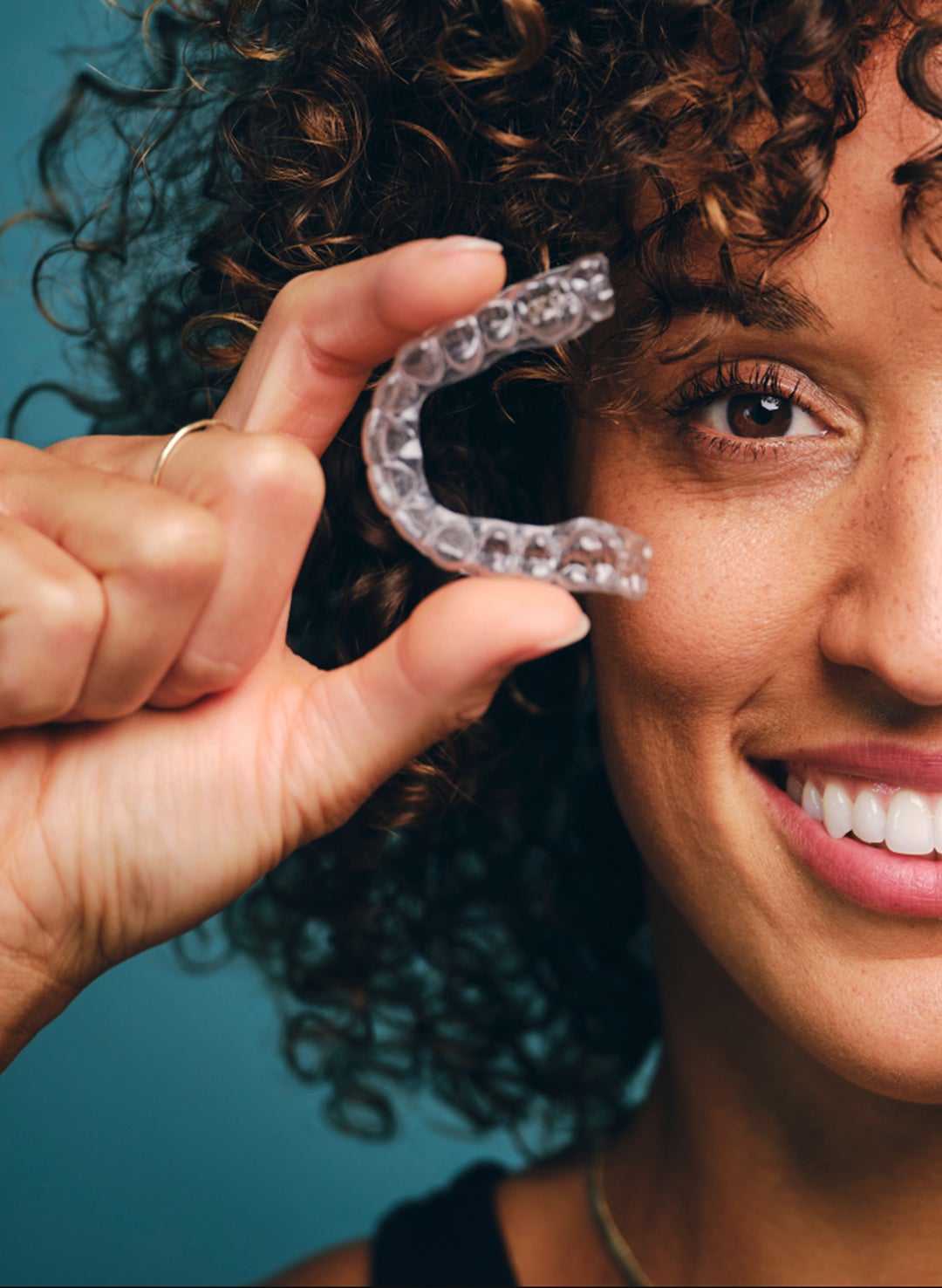 What Is Invisalign? A Clear Aligner Guide + Motto Comparison | Motto