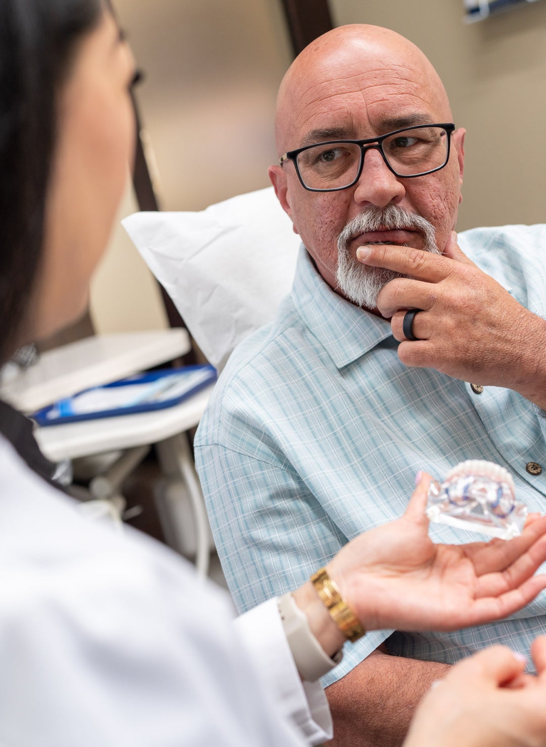 Dental implant crowns: Understanding the types and procedure | ClearChoice