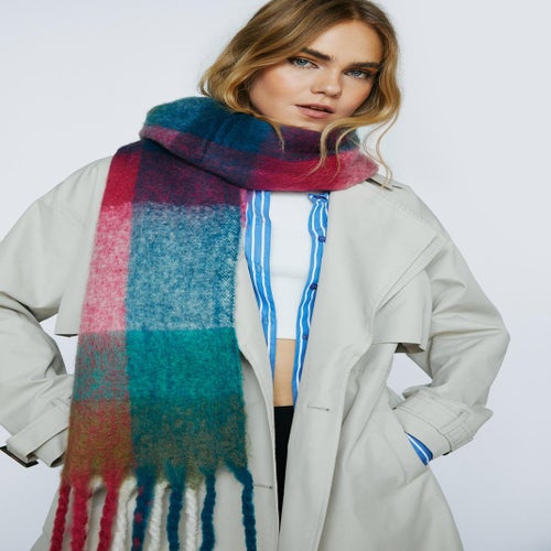 40 Oversized & Chunky Scarves For All The Cozy Vibes