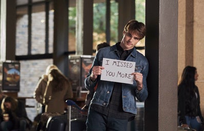 How To Make A Long-Distance Relationship Work In College, According To ...