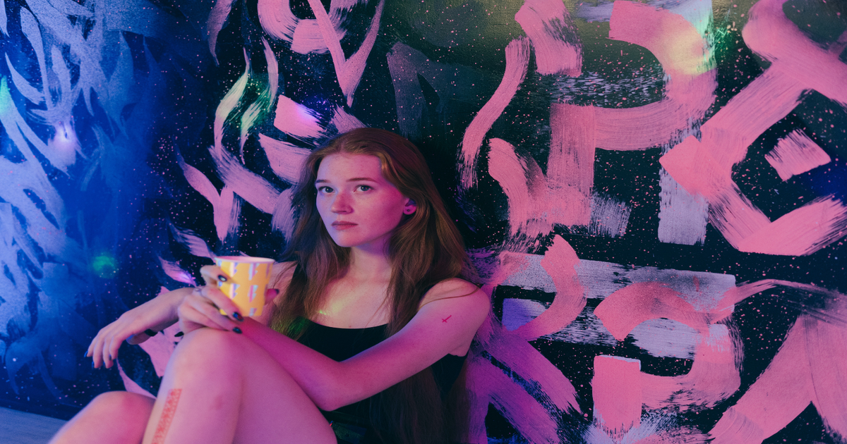 Feeling Lonely In College? A Psychologist Shares What To Do