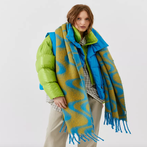 40 Oversized & Chunky Scarves For All The Cozy Vibes