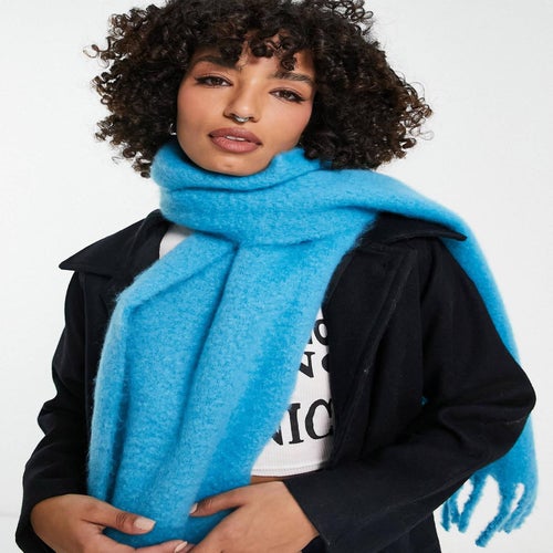 40 Oversized & Chunky Scarves For All The Cozy Vibes