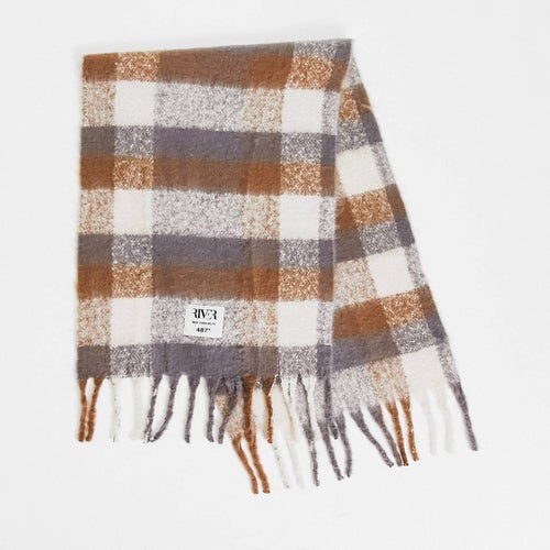 40 Oversized & Chunky Scarves For All The Cozy Vibes