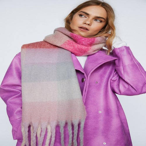 40 Oversized & Chunky Scarves For All The Cozy Vibes