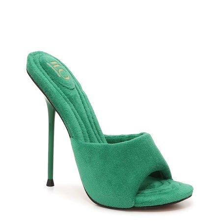 How To Style Kelly Green, The Unofficial Color Of The Summer