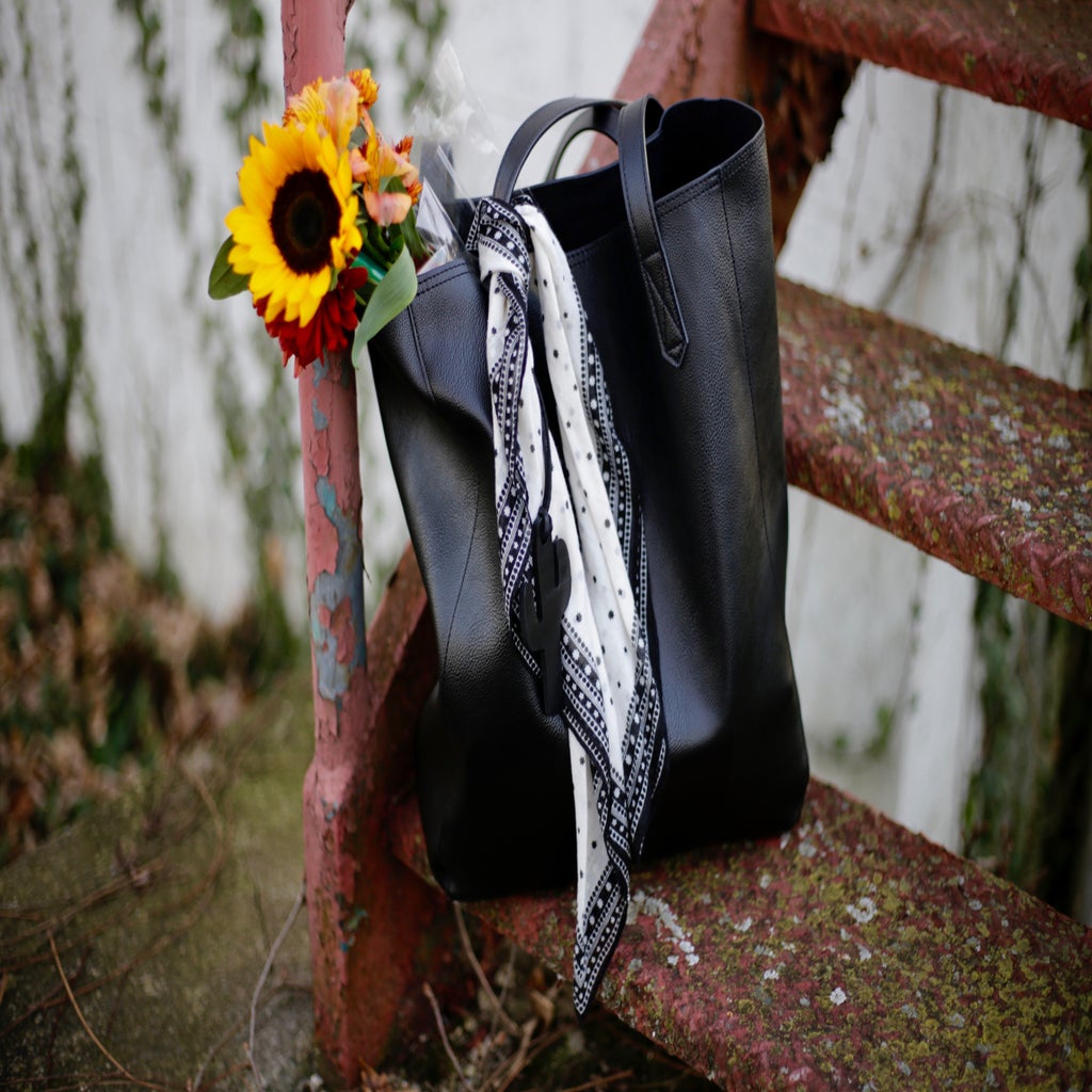 Hold My Purse: 10 Cute Totes and Purses for University that Don't Skimp ...