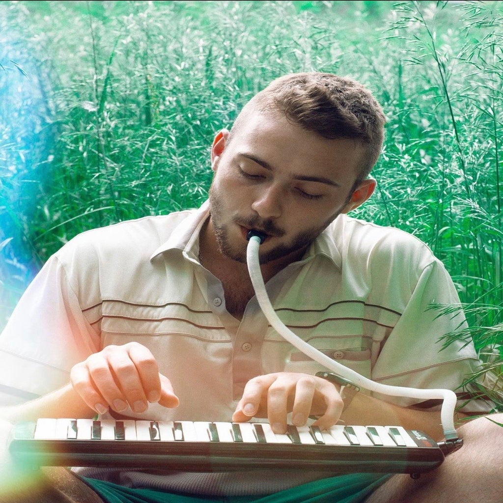 Noah Floersch: The Spotify Discovery Gem & Hallmark for Student Artists
