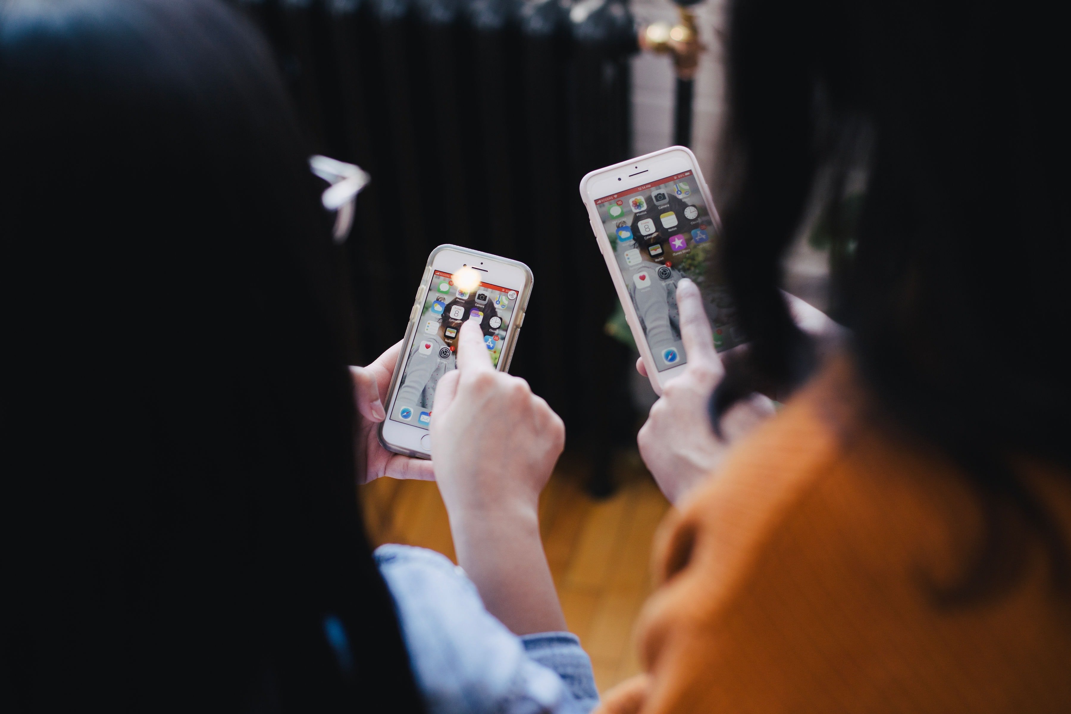 4 Online Thrifting Apps All Thrifting Pros Should Have On Their Phone