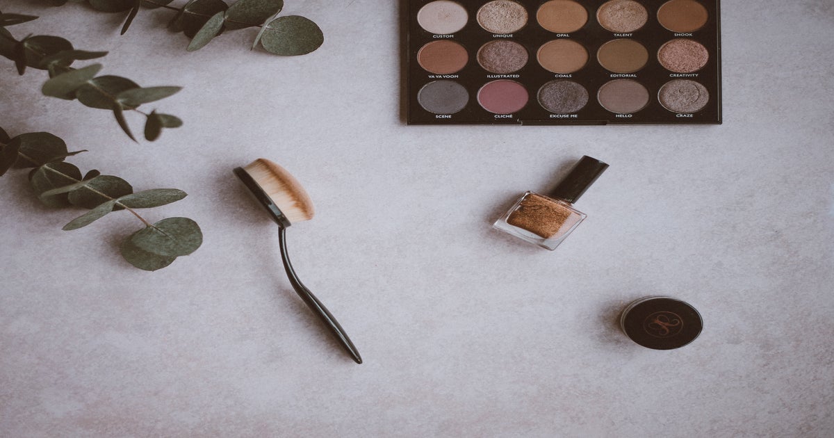 Makeup: The Pros & Cons