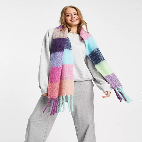 40 Oversized & Chunky Scarves For All The Cozy Vibes