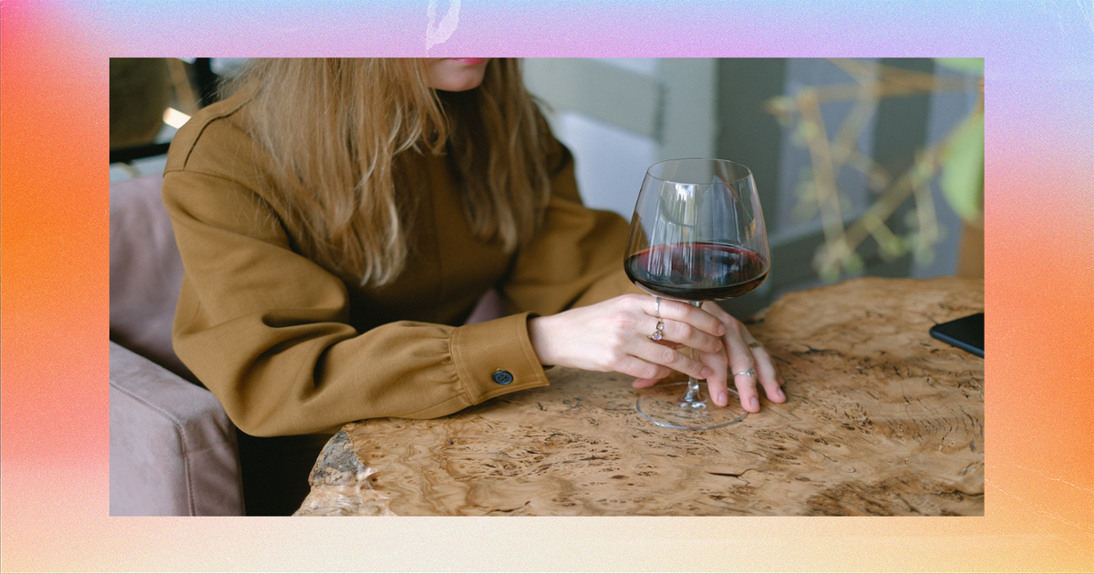 How To Go To The Bar By Yourself (& Why You Should Try It)