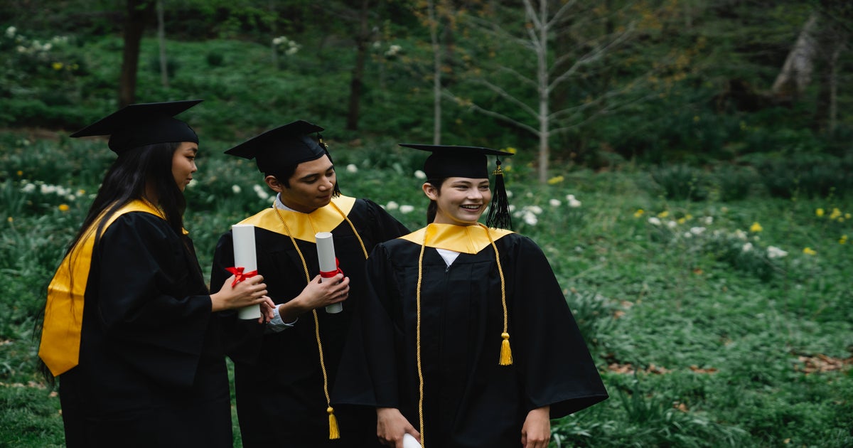 HOW TO EMBRACE YOUR SENIOR YEAR OF COLLEGE: MAKING THE MOST OUT OF YOUR ...