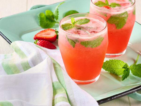 Celebration Strawberry Spritzer | Hy-Vee