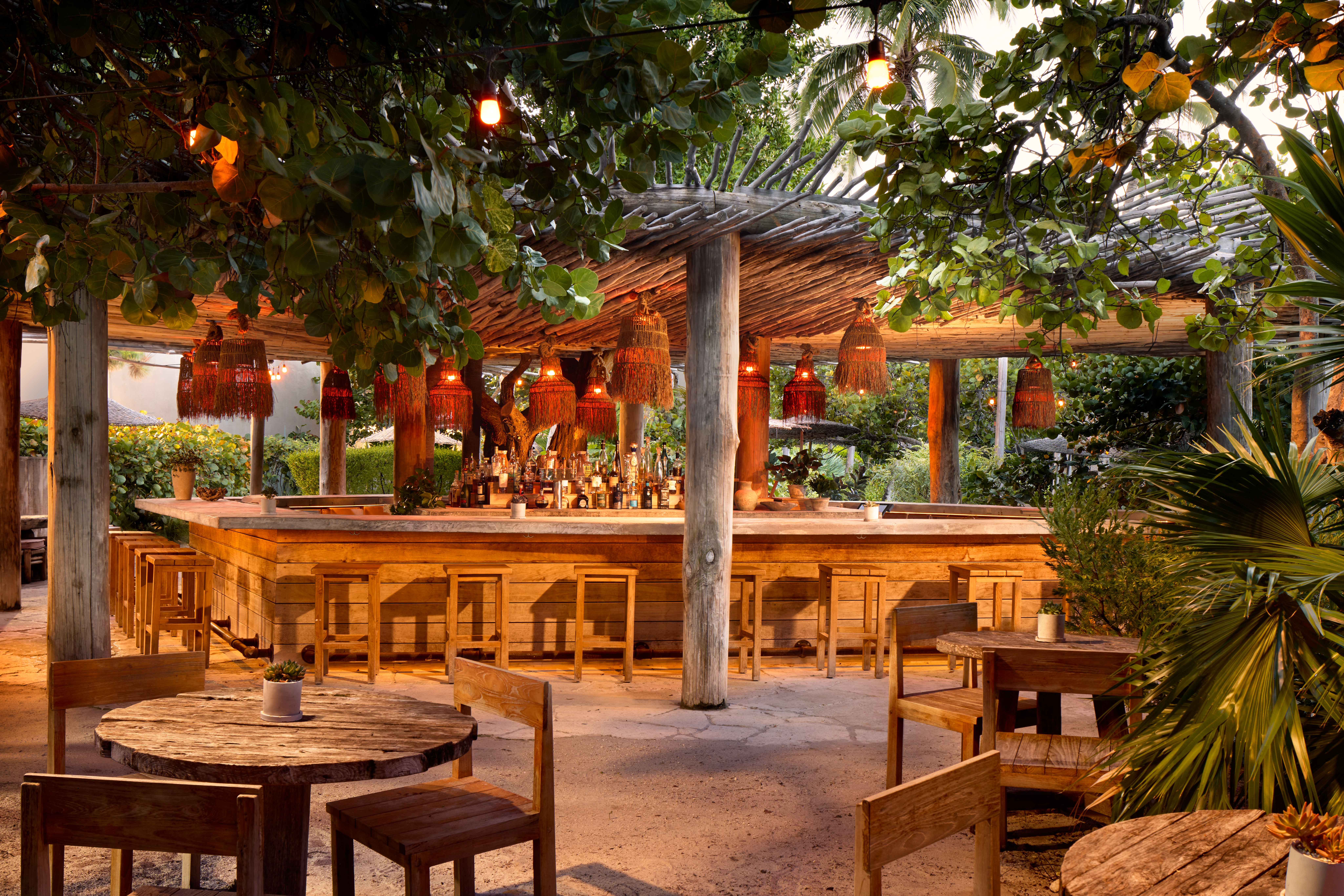 Tala Beach Outdoor Bar & Restaurant - 1 Hotel South Beach