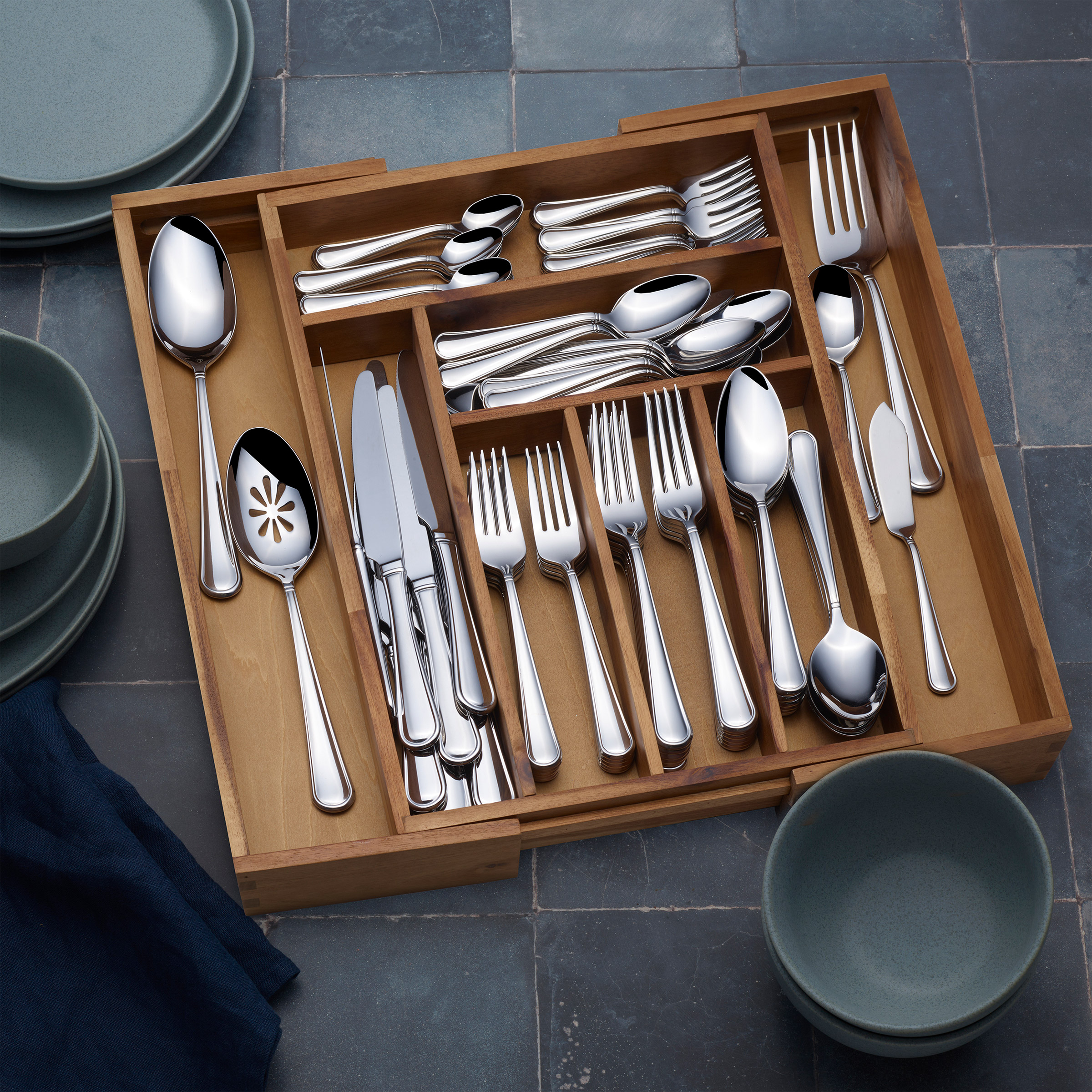 Mikasa Virtuoso 114-piece Flatware and Caddy Set | Costco