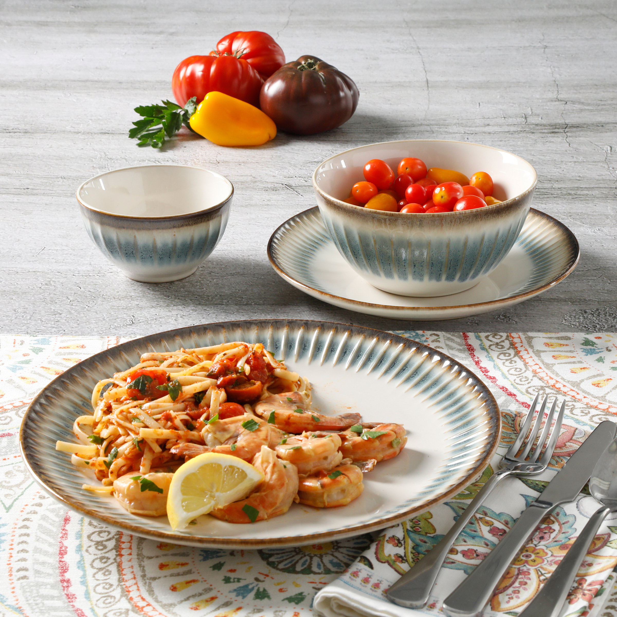 Laurie Gates Reactive 16-piece Dinnerware Set | Costco