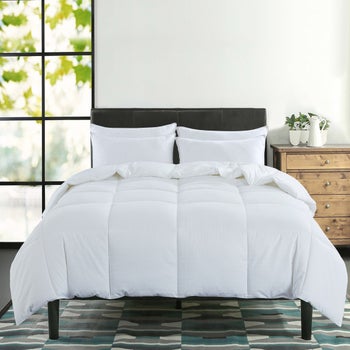 Feather and Loom 420 TC White Goose Down Comforter & Pillow Set | Costco