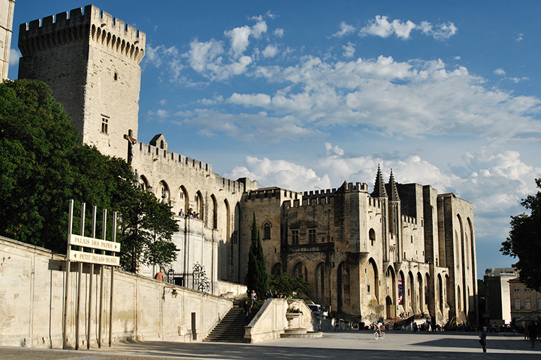 9 Best Places To Visit in Avignon All Year Round