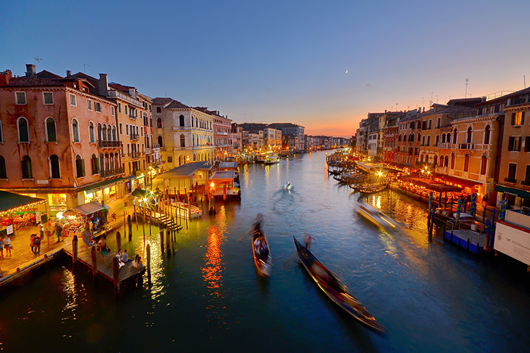 10 Epic Things To Do In Venice At Night