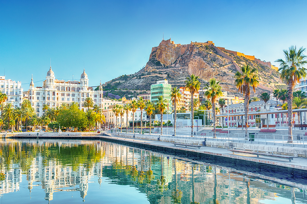 Die 10 besten Orte, die du das ganze Jahr über in Alicante besuchen kannst.