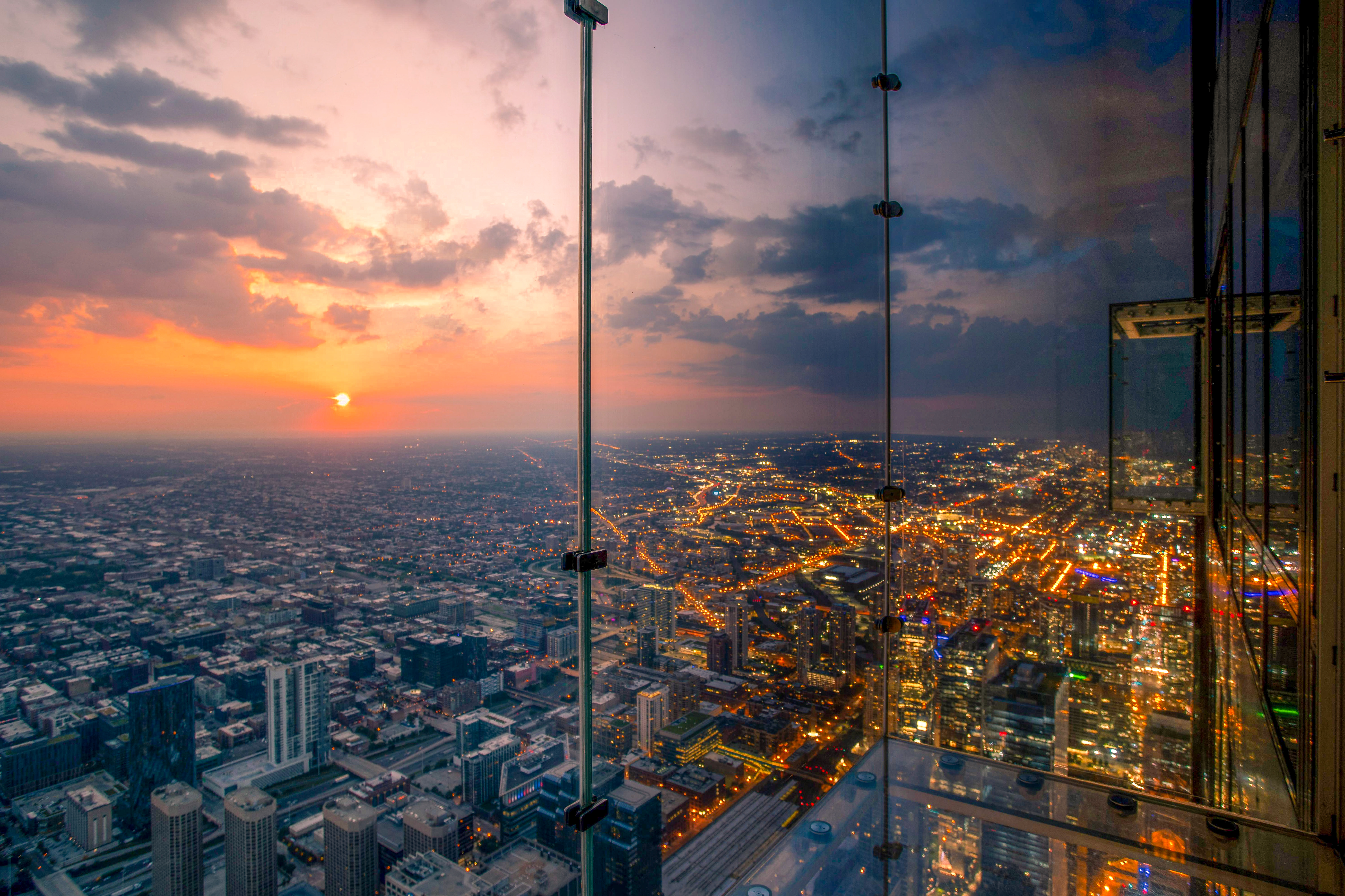 Visit Willis Tower: A Guide to Chicago's 103-Floor Icon