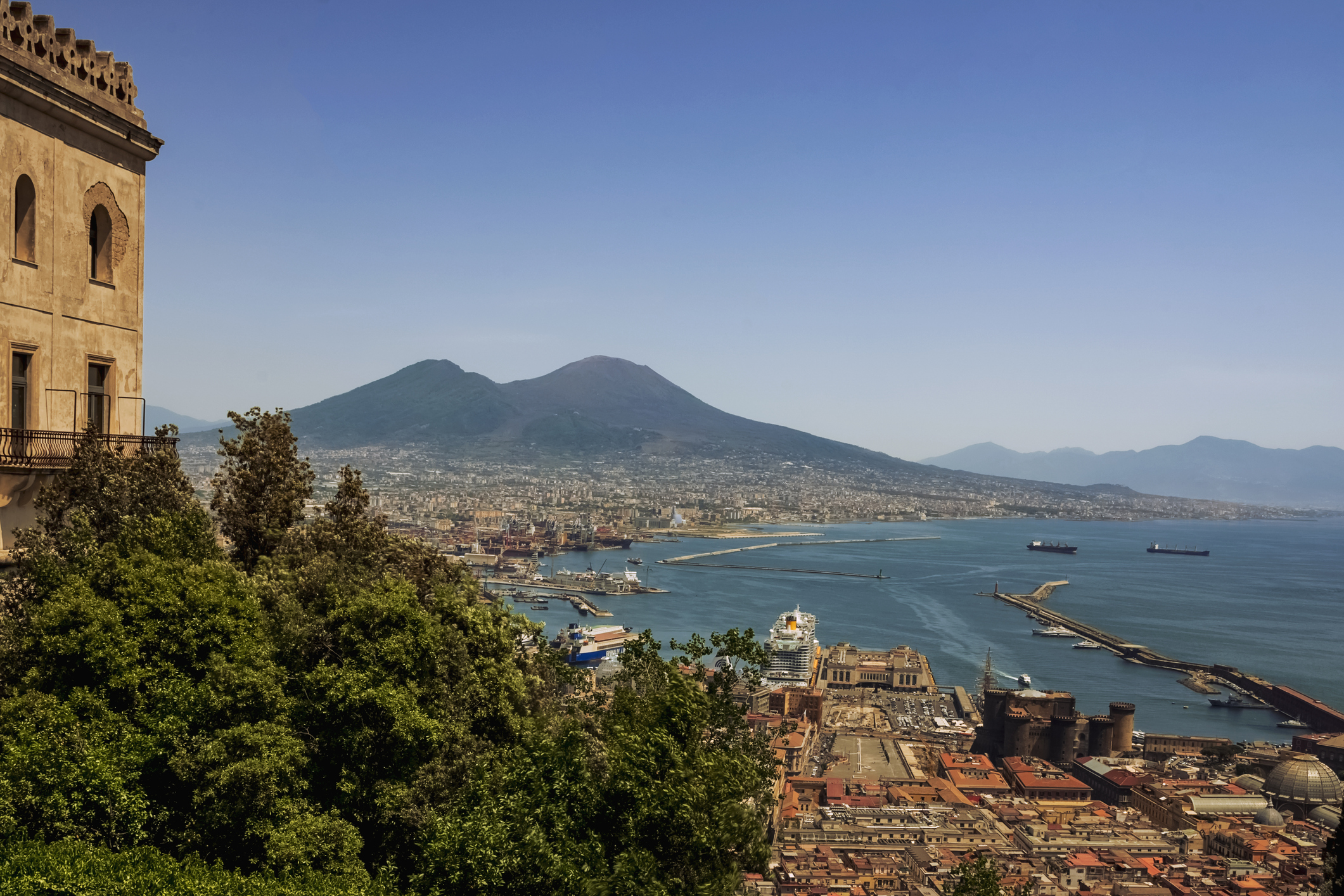 8 Spots with the Best Views in Naples Revealed
