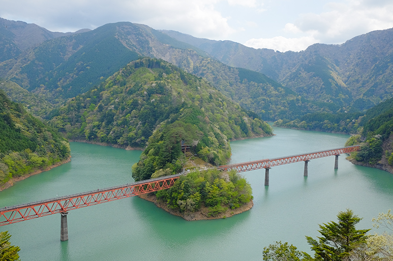 9 Incredible Train Journeys in Japan Not To Be Missed