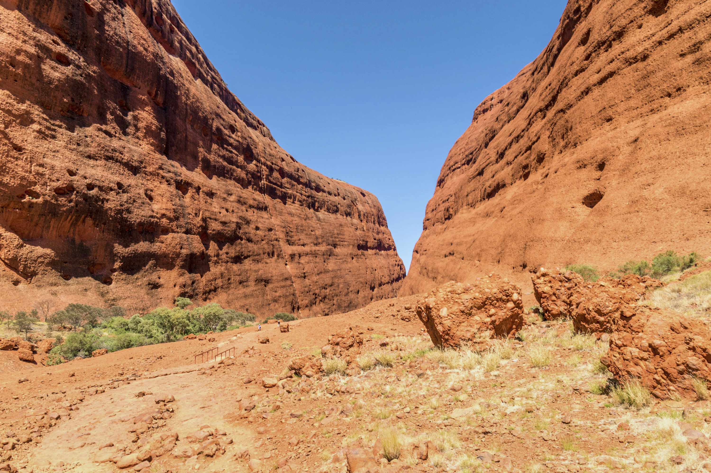 How To Visit Uluru: When To Visit and What To Know
