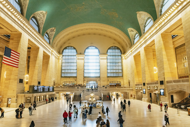 10 Legendary “Gossip Girl Filming Locations” To Visit in NYC