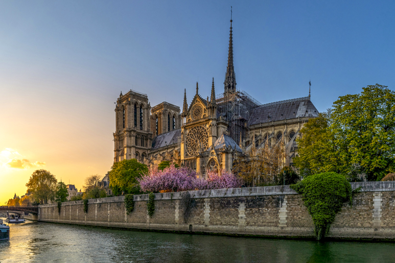 8 Beautiful Sunrise Spots in Paris for Early Risers