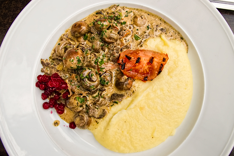 Najlepsze jedzenie w Norwegii: 10 lokalnych potraw, które musisz zjeść