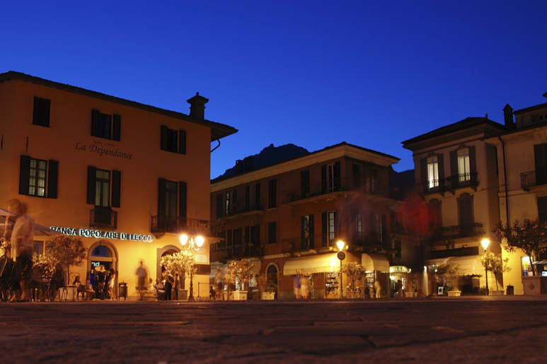 6 szuper program Comóban éjjel