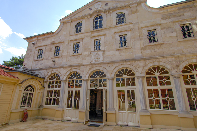 Wielkanoc w Stambule: Od tulipanowych ogrodów po wiosenne rejsy