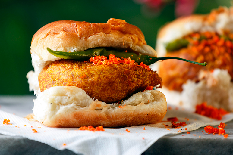 Best Street Food in Mumbai: 10 Must-Try Dishes