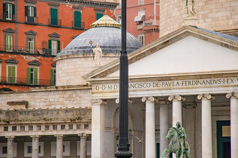 8 ingyenes program Nápolyban