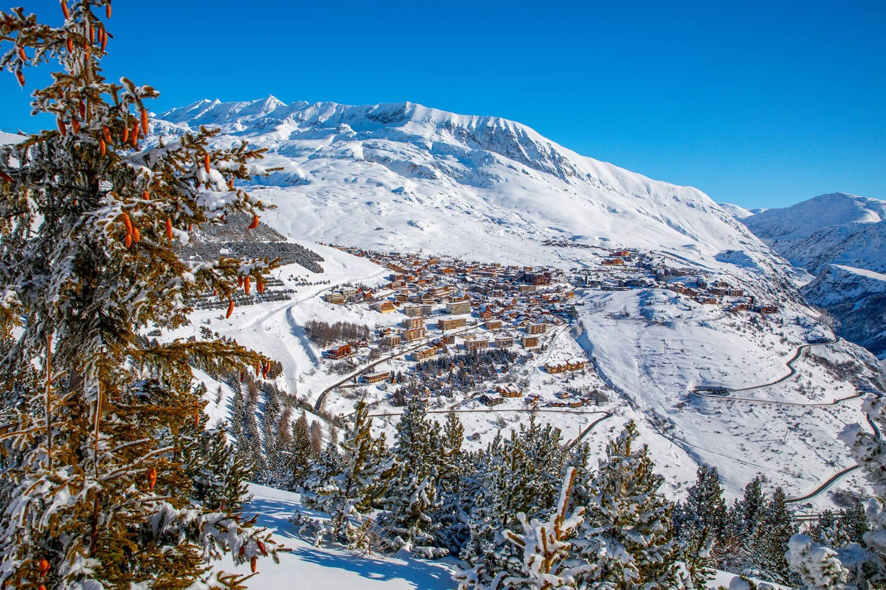 Alpe d'Huez Ski Resort - Resort and ski area overview - OnTheSnow