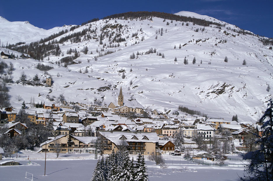 Aiguilles Piste Map | Plan of ski slopes and lifts | OnTheSnow